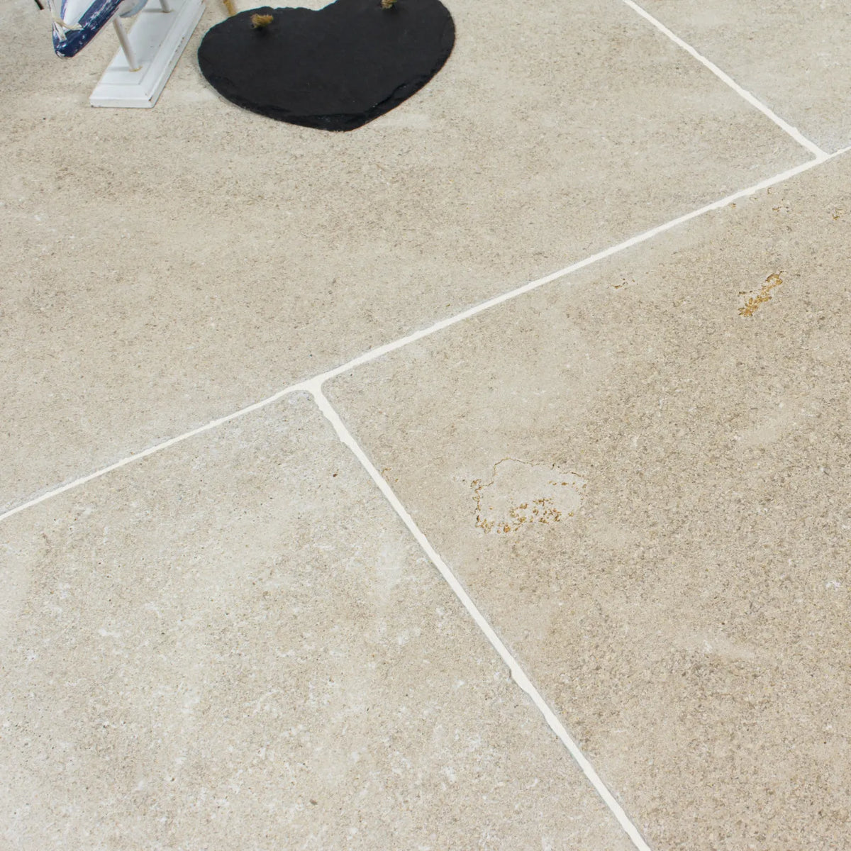 French Beaumaniere Tumbled Limestone - Beige Natural Stone Effect ...